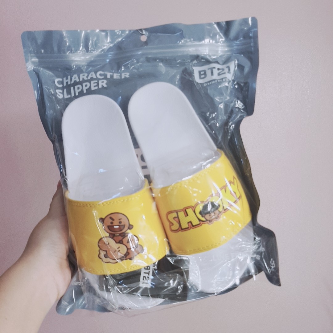 ONHAND BT21 SHOOKY OFFICIAL SLIPPERS, Hobbies & Toys, Memorabilia ...