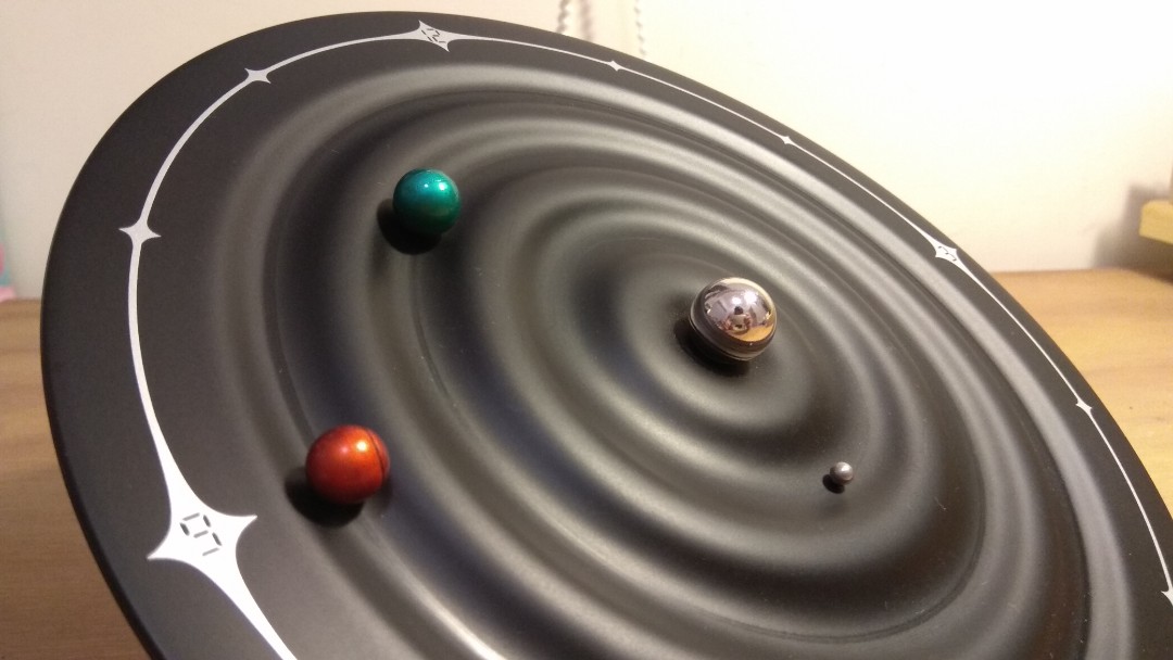 掛鐘 Orbit space clock 太空坐檯, 傢俬＆家居, 家居裝飾, 時鐘 - Carousell