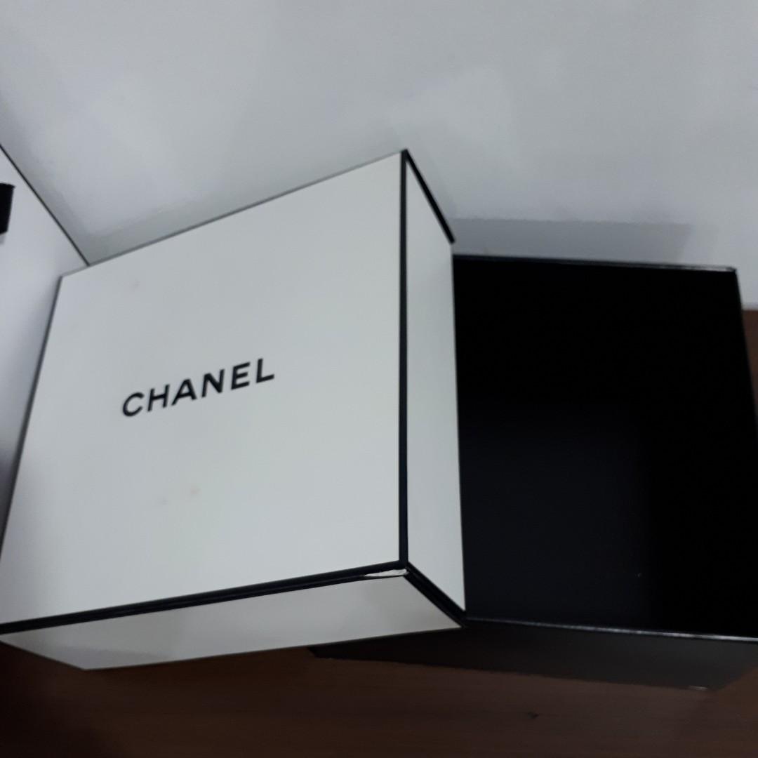 ORIGINAL CHANEL BOX 21 x 21 x 9, Serba Serbi di Carousell