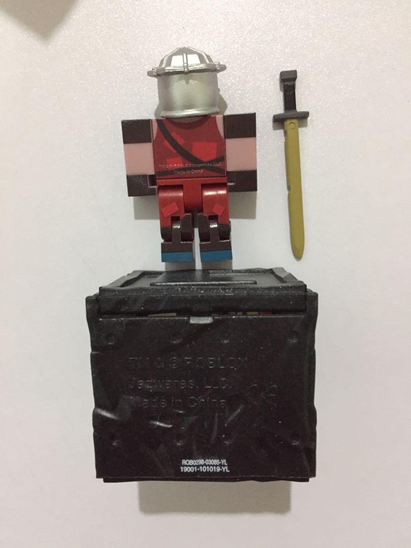 Roblox Knight Skin Game Figure w Toy Chest Mystery , Hobbies & Toys ...