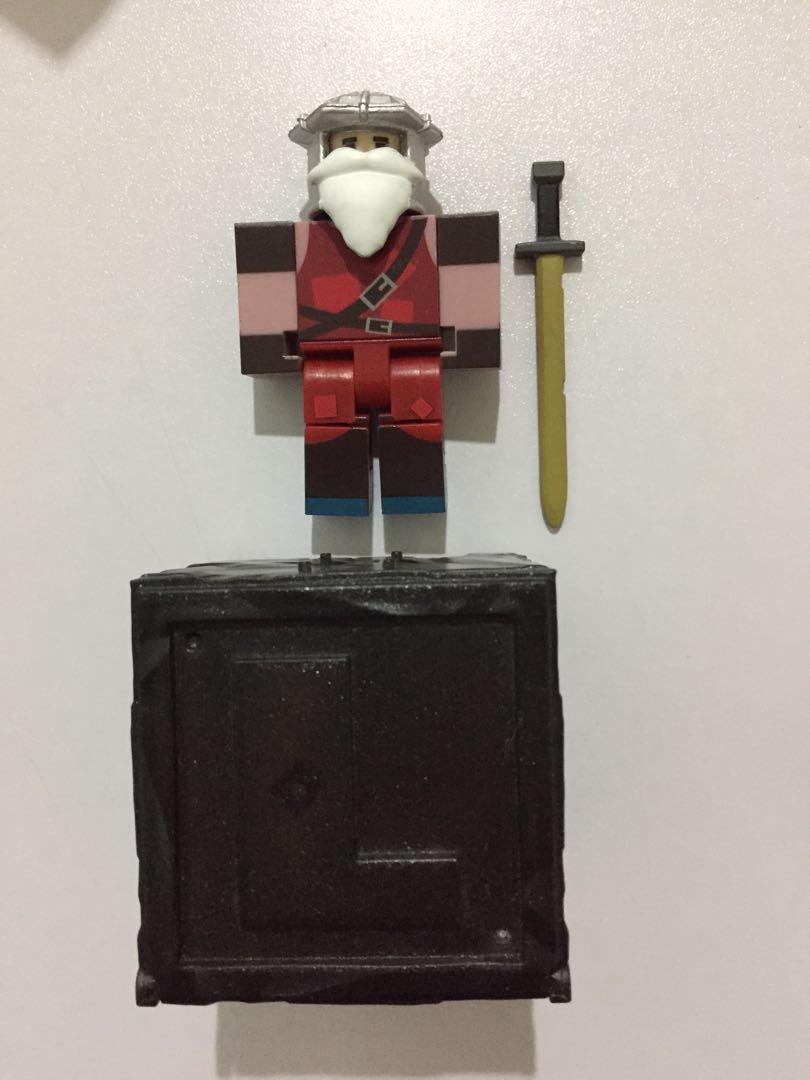 Roblox Knight Skin Game Figure w Toy Chest Mystery , Hobbies & Toys ...