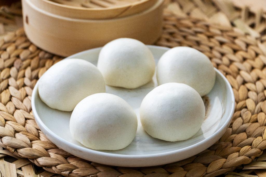 Big Chicken Pau/BBQ Pau/Lotus Pau/Red Bean Pau, Halal, Food & Drinks ...