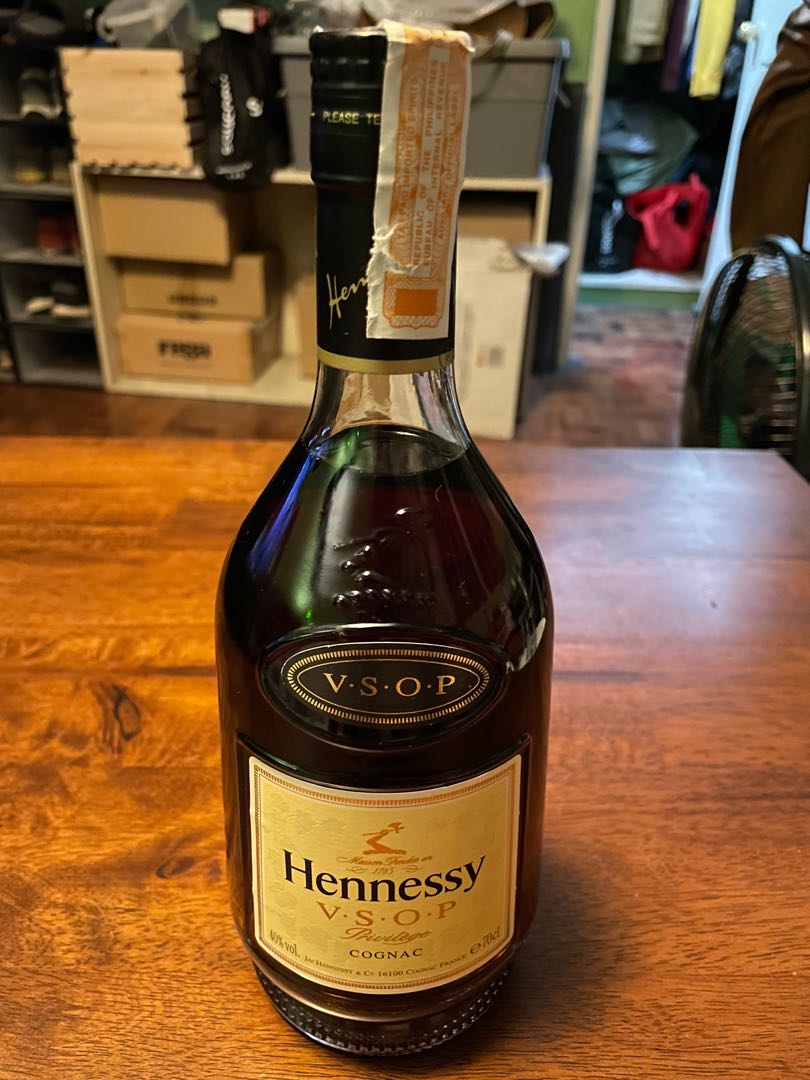 Hennessy VSOP 700mL, Food & Drinks, Beverages on Carousell