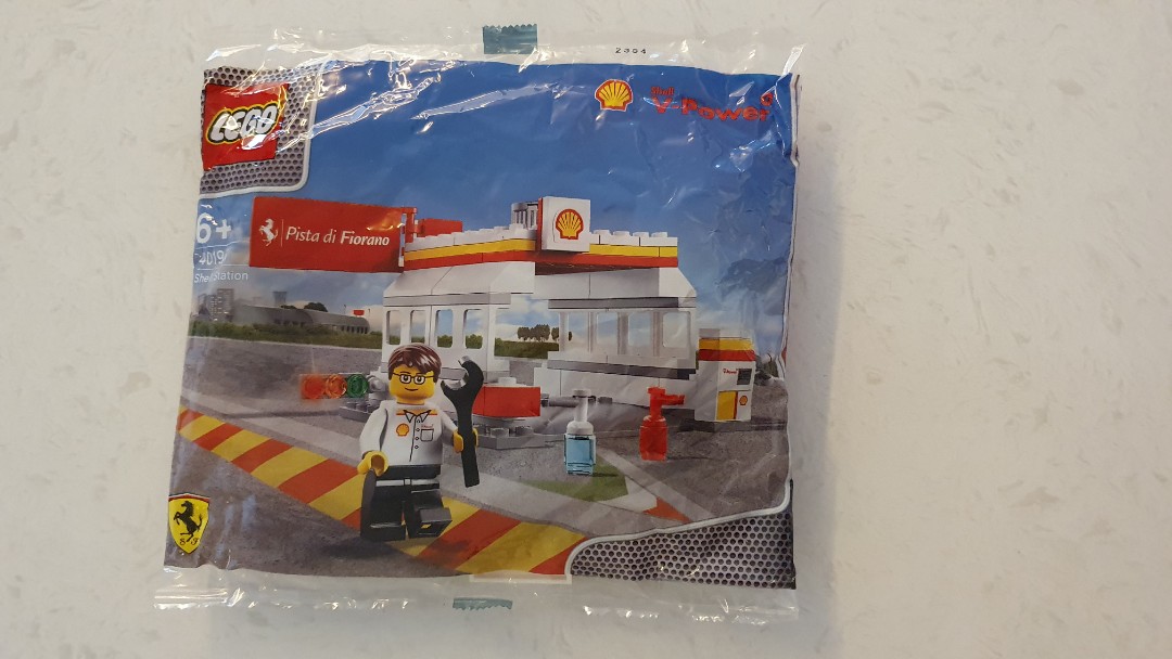 LEGO Shell Station (40195), Hobbies & Toys, Toys & Games on Carousell