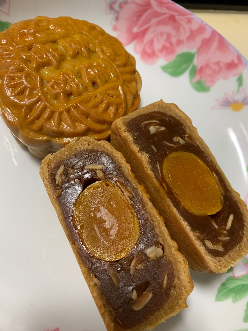 Traditional lotus seed mooncakes, Food & Drinks, Homemade Bakes on ...