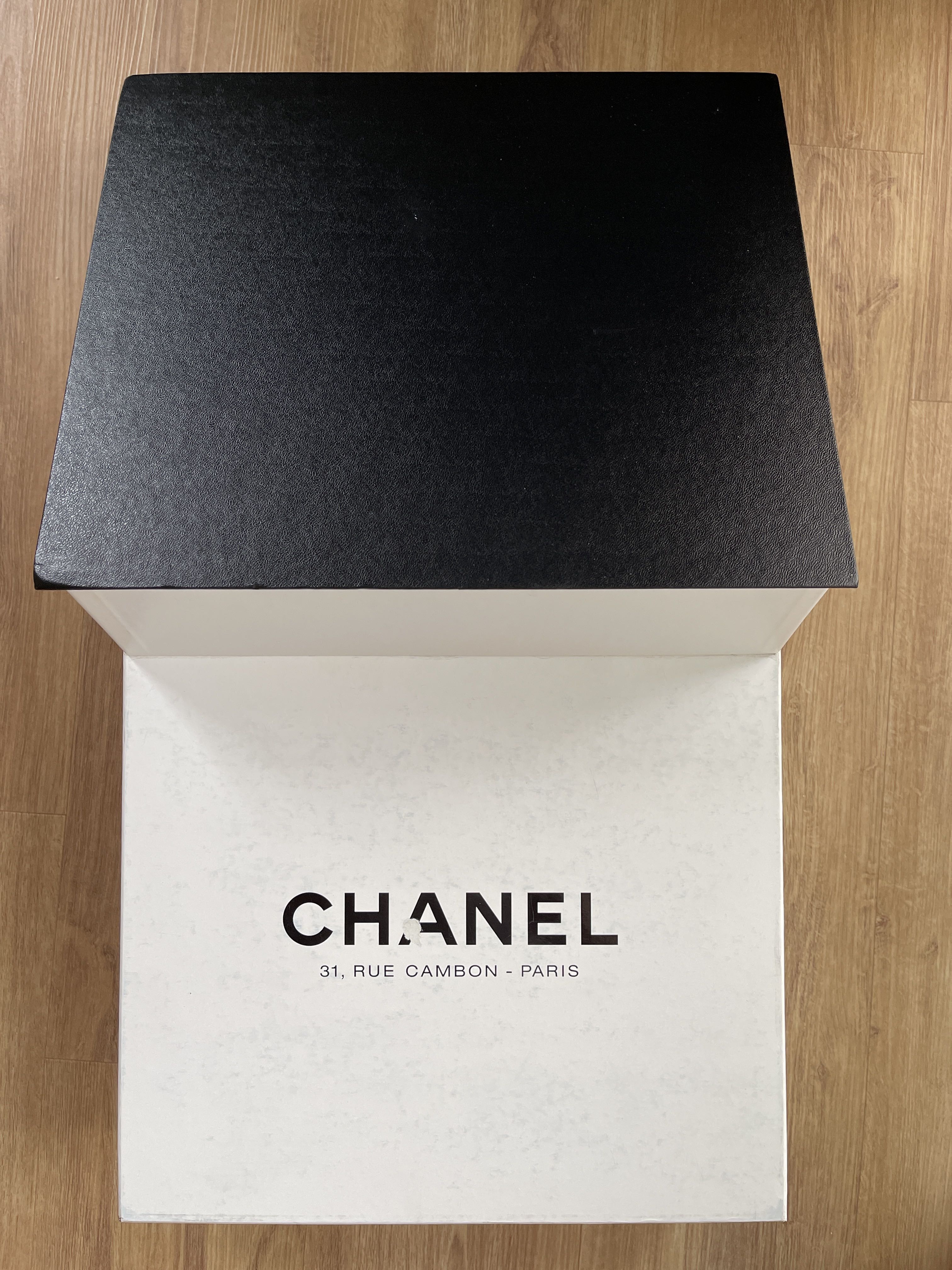 Chanel box large, Women's Fashion, Jewelry & Organisers, Accessory ...