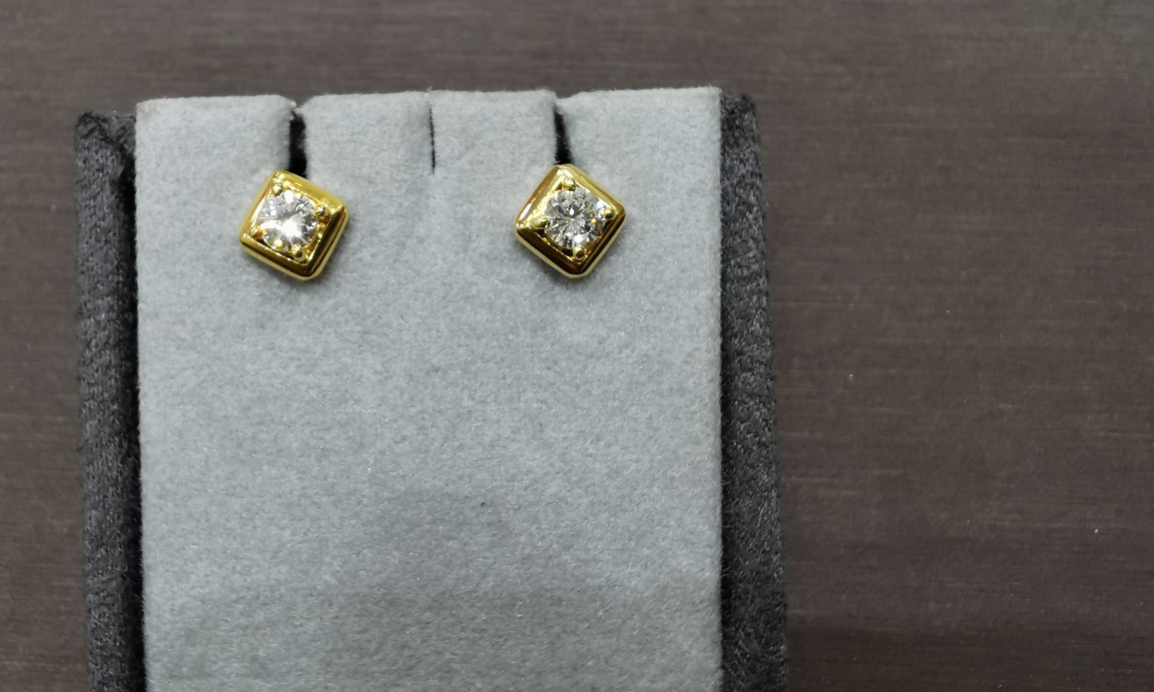 GOLD DIAMOND EARSTUD, Women's Fashion, Jewelry & Organisers, Earrings ...