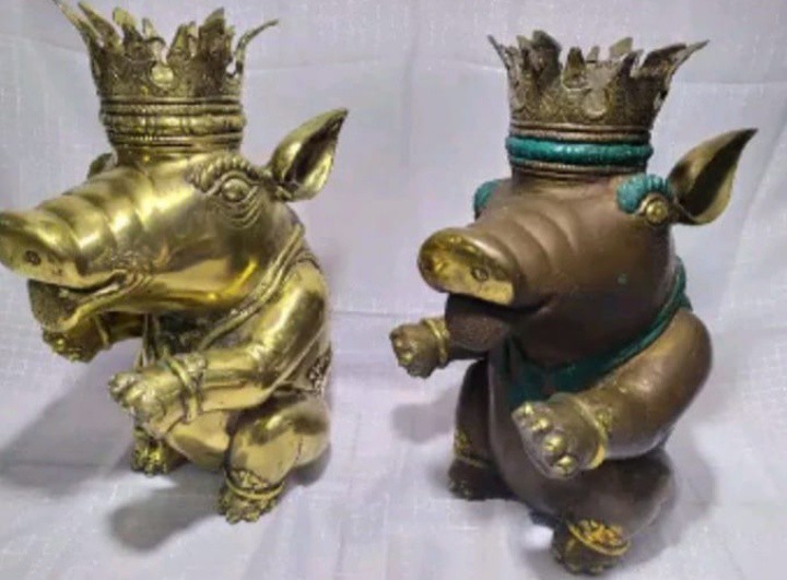Patung raja babi antik, Antik, Pajangan di Carousell