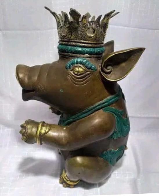 Patung raja babi antik, Antik, Pajangan di Carousell