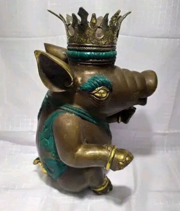 Patung raja babi antik, Antik, Pajangan di Carousell