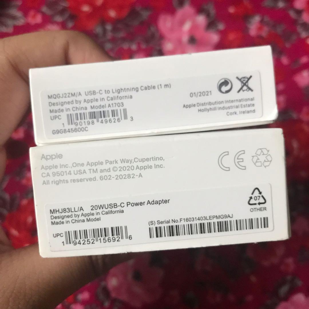Apple iPhone Charger 20 watts adapter and Usb c to Lightning cable ...