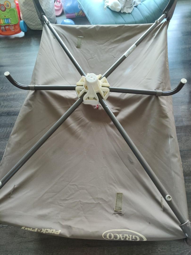 Graco Play pan, Babies & Kids, Baby Nursery & Kids Furniture, Cots ...