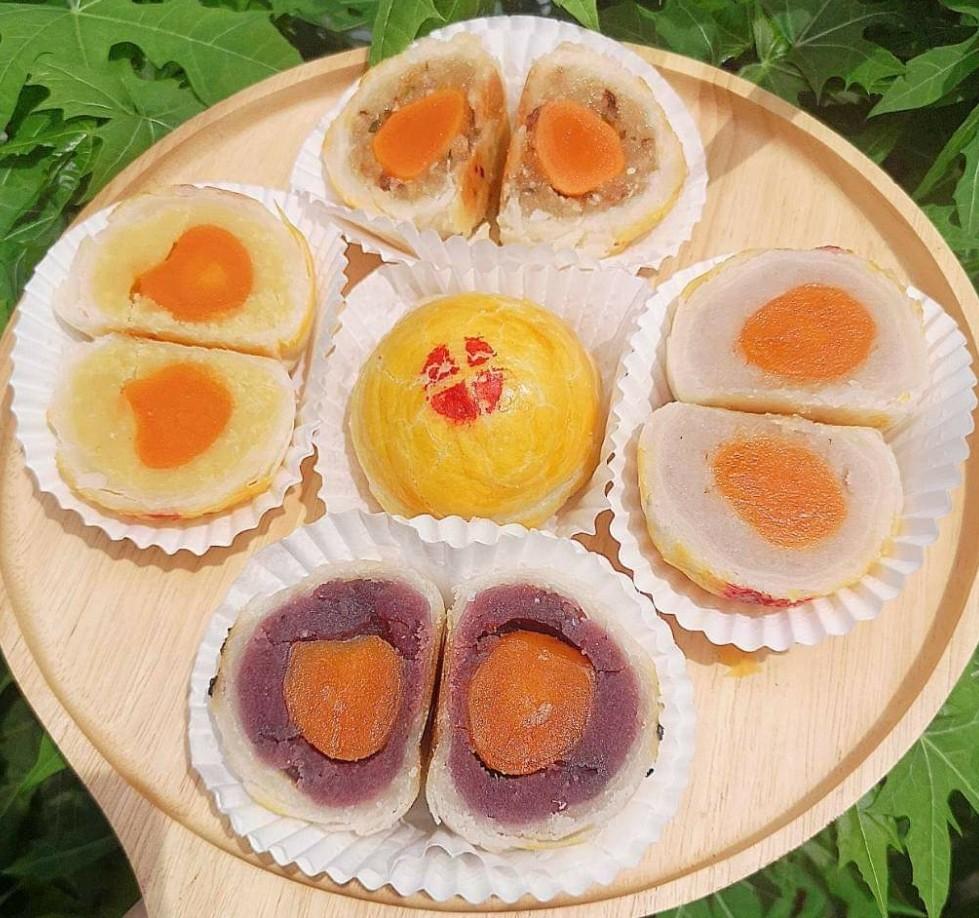 Handmade Thai Mooncake (whole egg yolk), Food & Drinks, Homemade Bakes ...