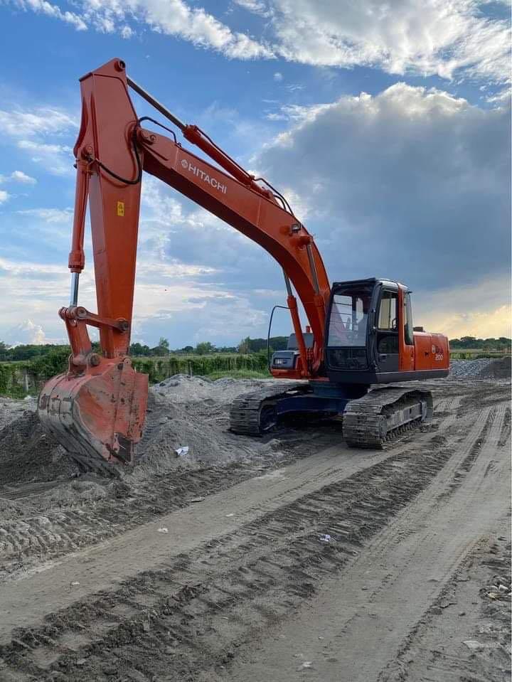 Hitachi Backhoe Zaxis 200, Special Vehicles, Heavy Vehicles on Carousell