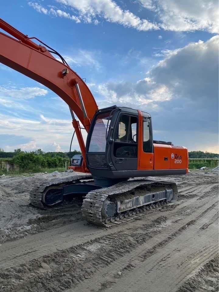Hitachi Backhoe Zaxis 200, Special Vehicles, Heavy Vehicles on Carousell