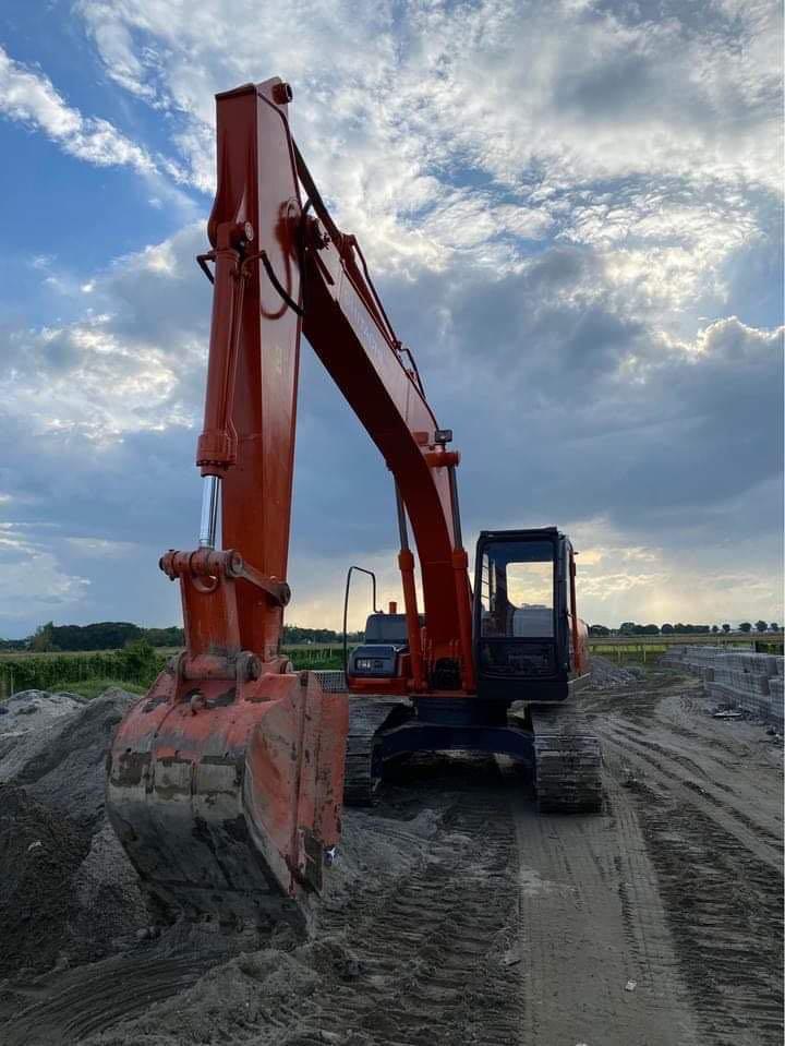 Hitachi Backhoe Zaxis 200, Special Vehicles, Heavy Vehicles on Carousell