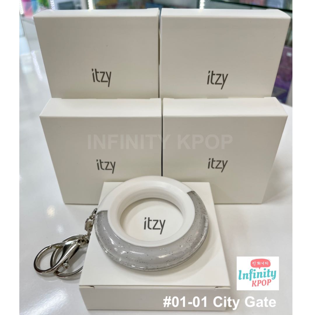ITZY Official Light Keyring, Hobbies & Toys, Memorabilia & Collectibles ...