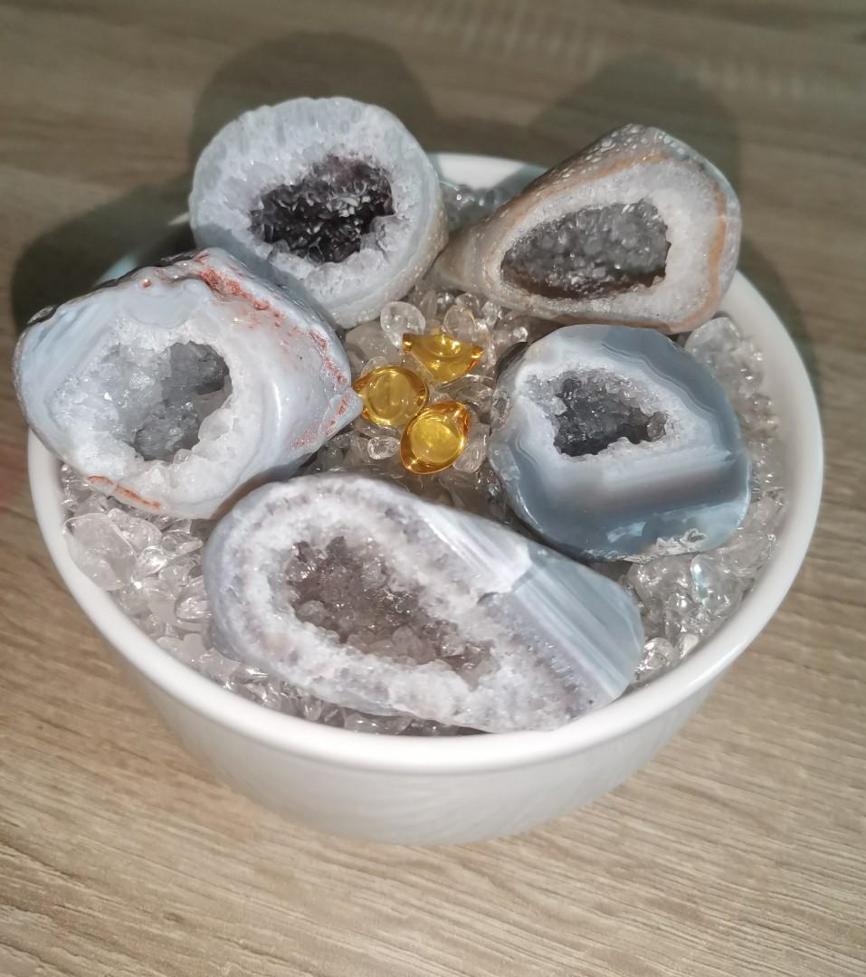 Mini Agate Geode, Everything Else on Carousell