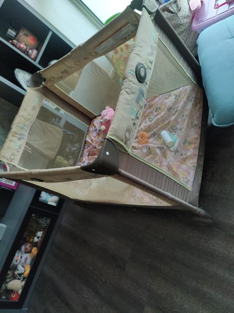 Graco Play pan, Babies & Kids, Baby Nursery & Kids Furniture, Cots ...