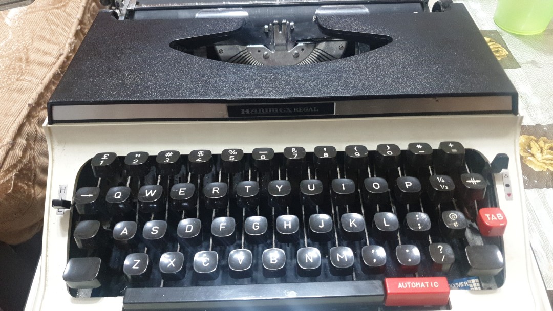 Hanimex Regal typewriter., Hobbies & Toys, Memorabilia & Collectibles ...