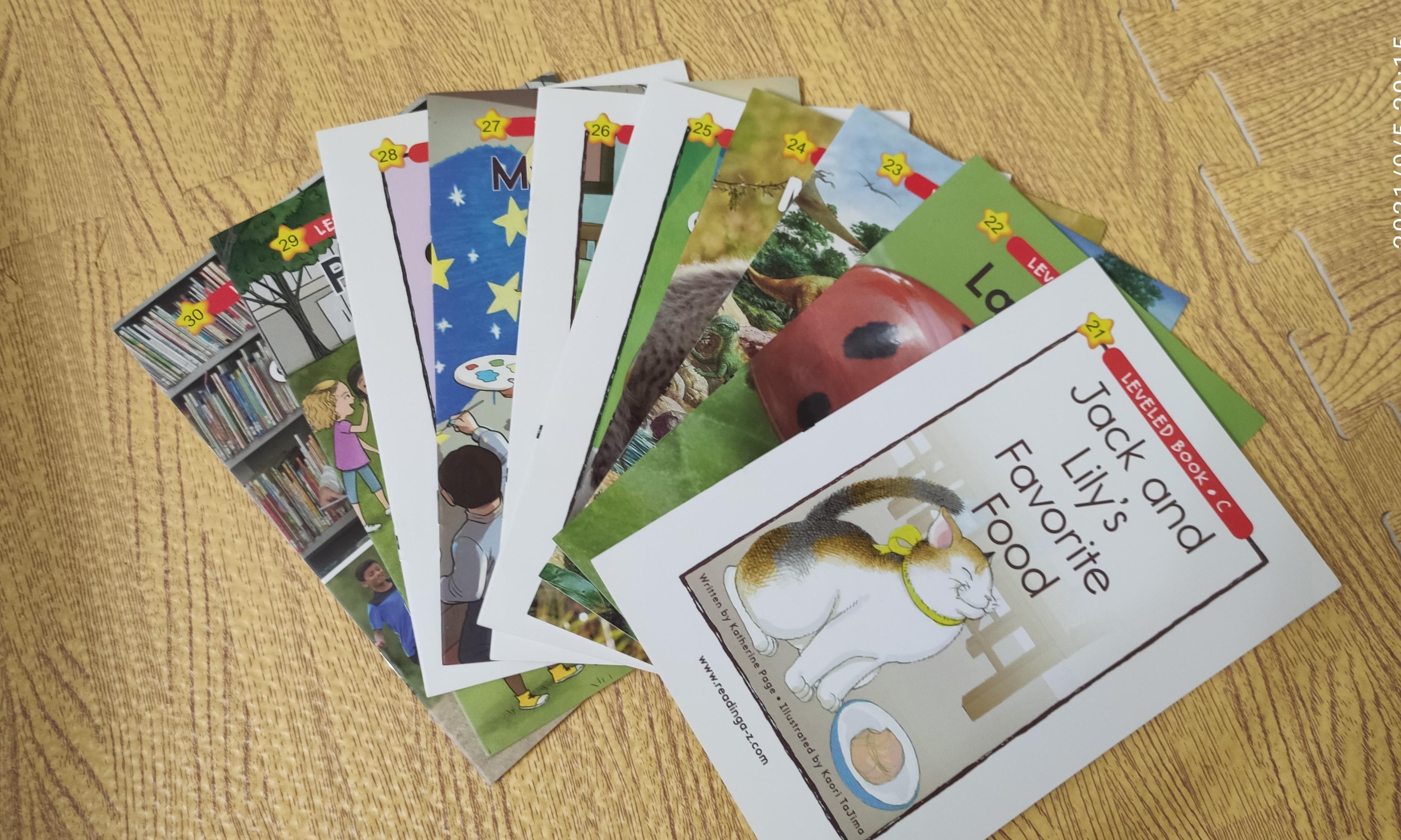 Reading A-Z level C book 1-100, Hobbies & Toys, Books & Magazines ...