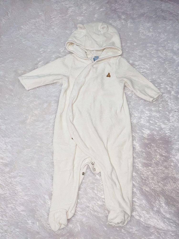 sleepsuit - Baby GAP 3-6 bulan, Bayi & Anak, Baju Bayi di Carousell