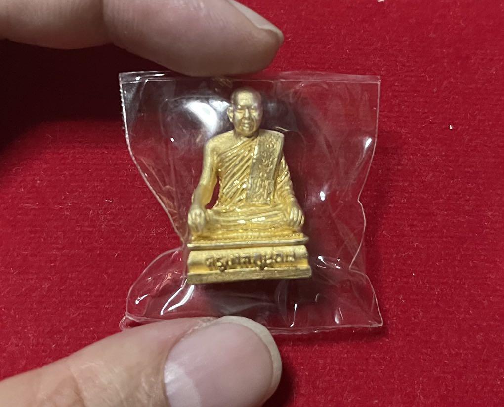 Keira Krissana 1st batch loop Lor Thai amulet, Hobbies & Toys ...