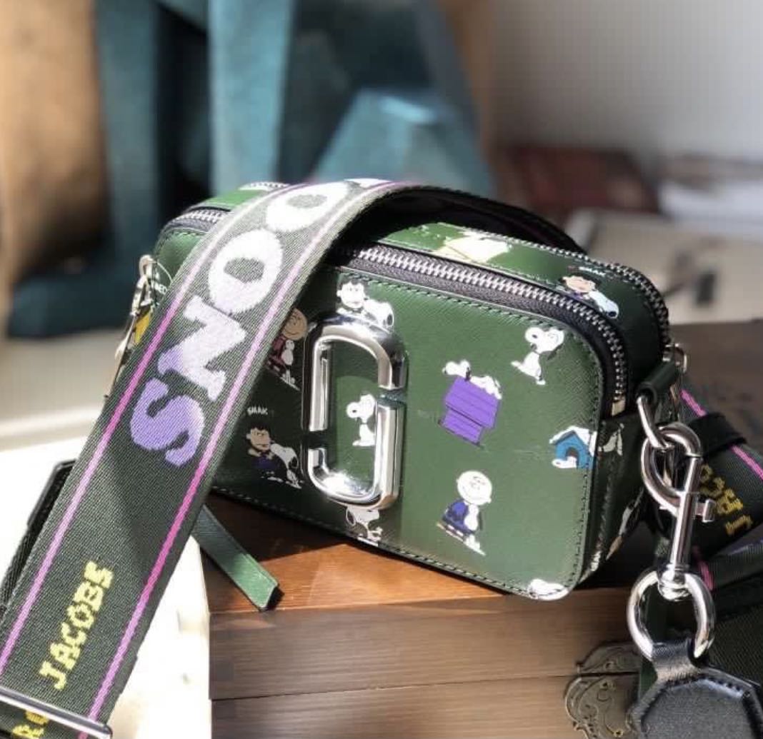 Marc Jacob X Snoopy Snapshot Bag, Women's Fashion, Bags & Wallets ...