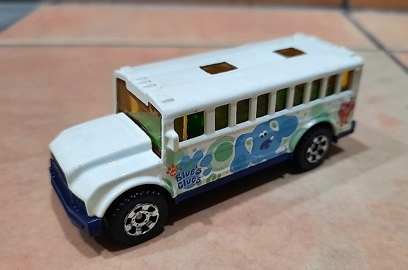 Matchbox 2003 Nick Jr BLUES CLUES Series SCHOOL BUS, Hobbies & Toys ...