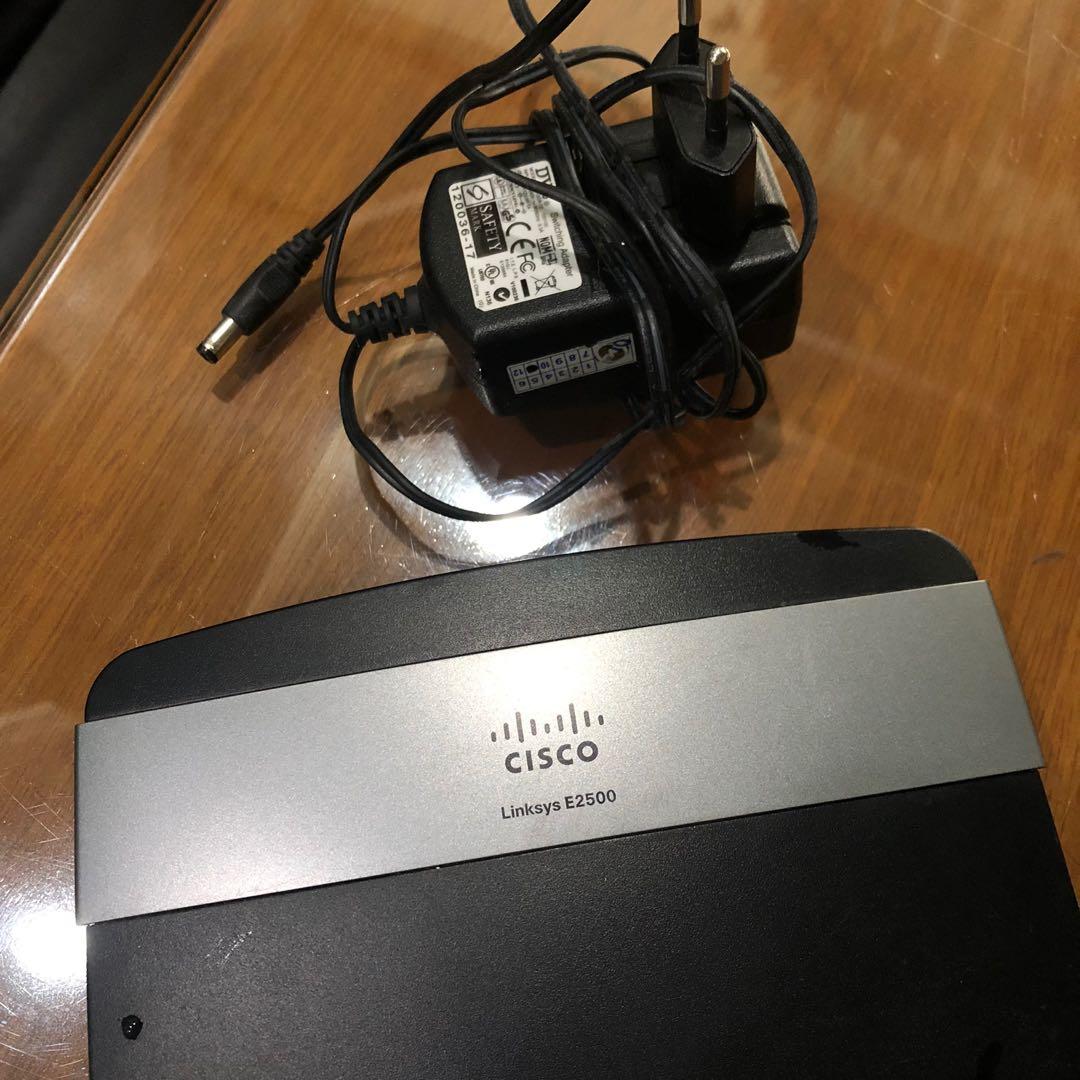 Router CISCO Linksys E2500 second masih berfungsi baik dan normal ...
