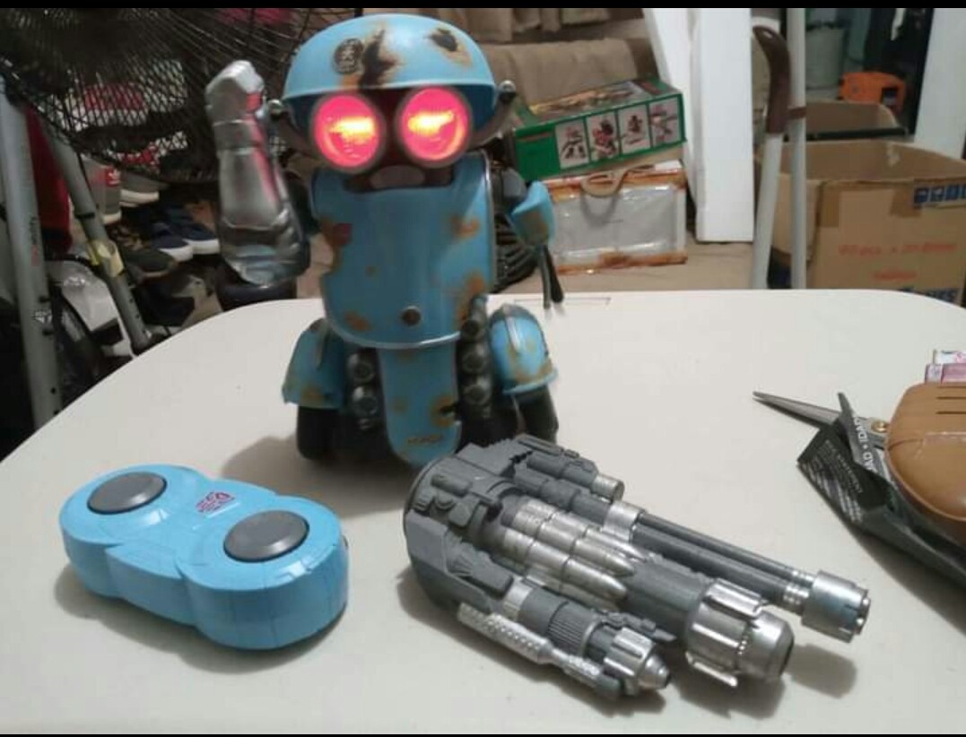 Transformers "Sqweeks" remote control robot, Hobbies & Toys, Toys ...
