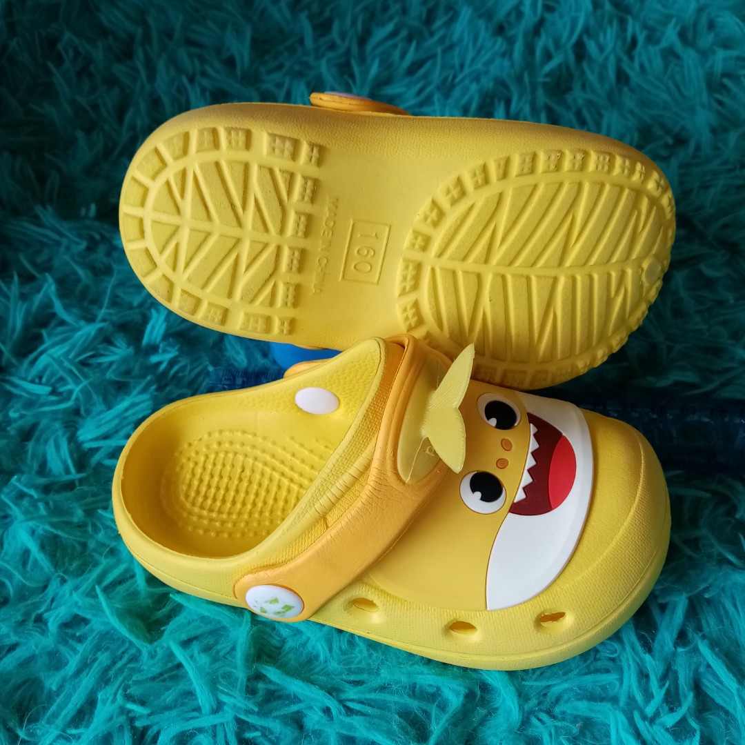 LICENSED PINKFONG BABY SHARK CLOGS, Babies & Kids, Babies & Kids ...