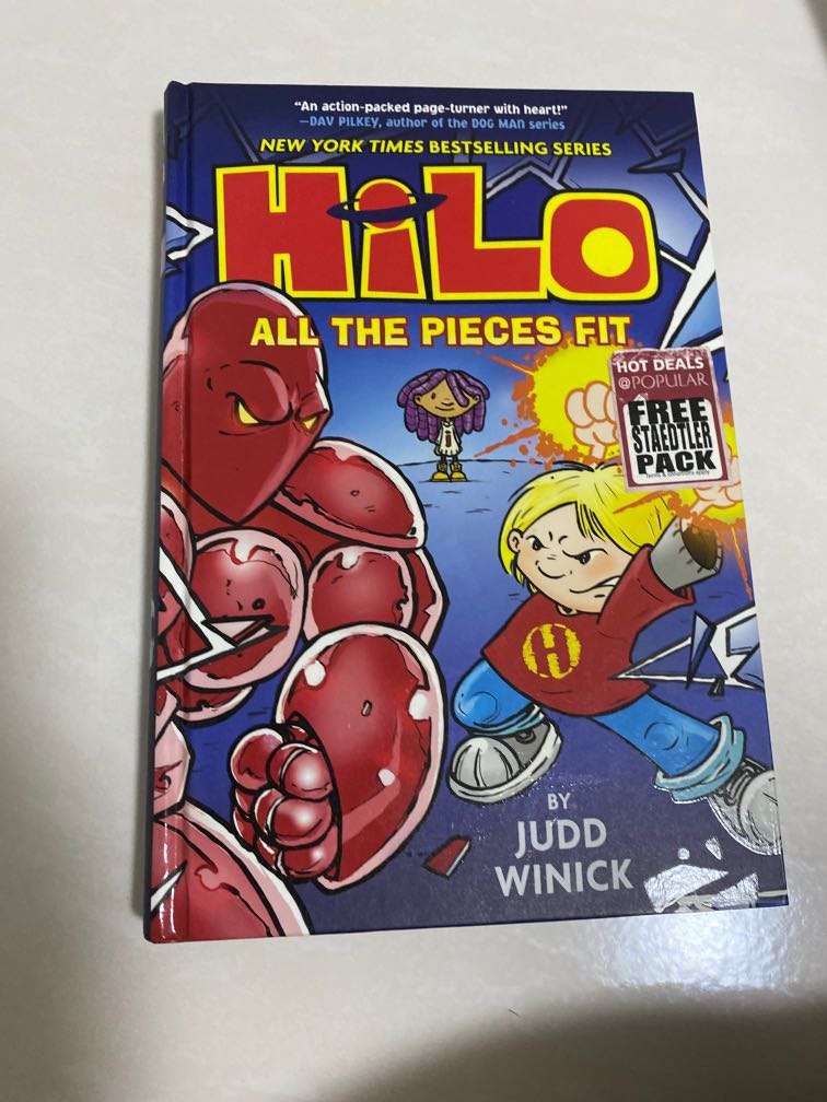 HILO ALL THE PIECES FIT book, Hobbies & Toys, Books & Magazines, Comics ...