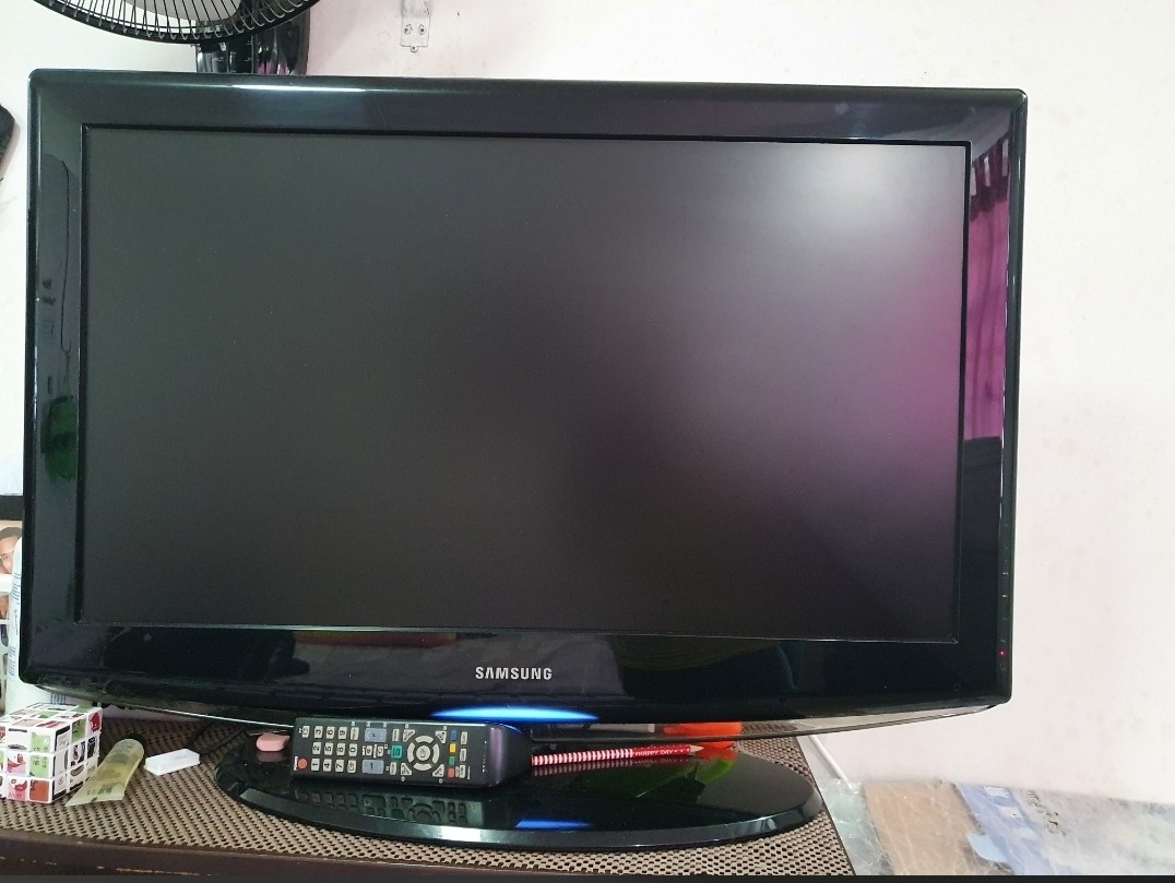 LCD TV Samsung 32", TV & Home Appliances, TV & Entertainment, TV on ...
