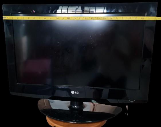 OLD LG TV, TV & Home Appliances, TV & Entertainment, TV on Carousell