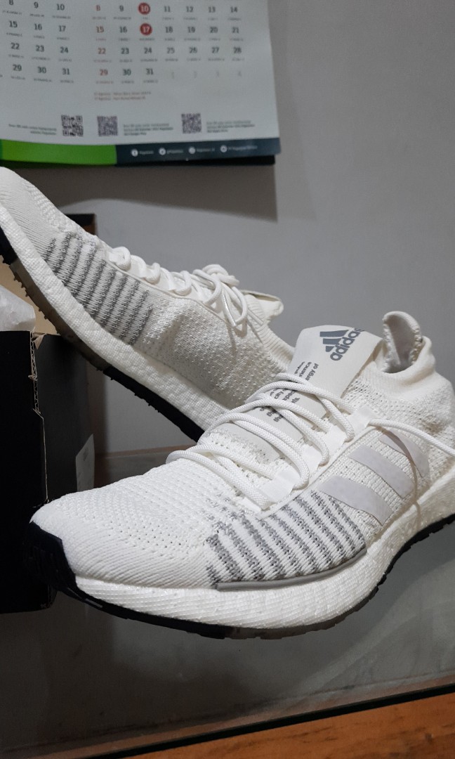Adidas Pulse Boost HD White New (Belum Pernah Dipakai), Olah Raga, Baju ...