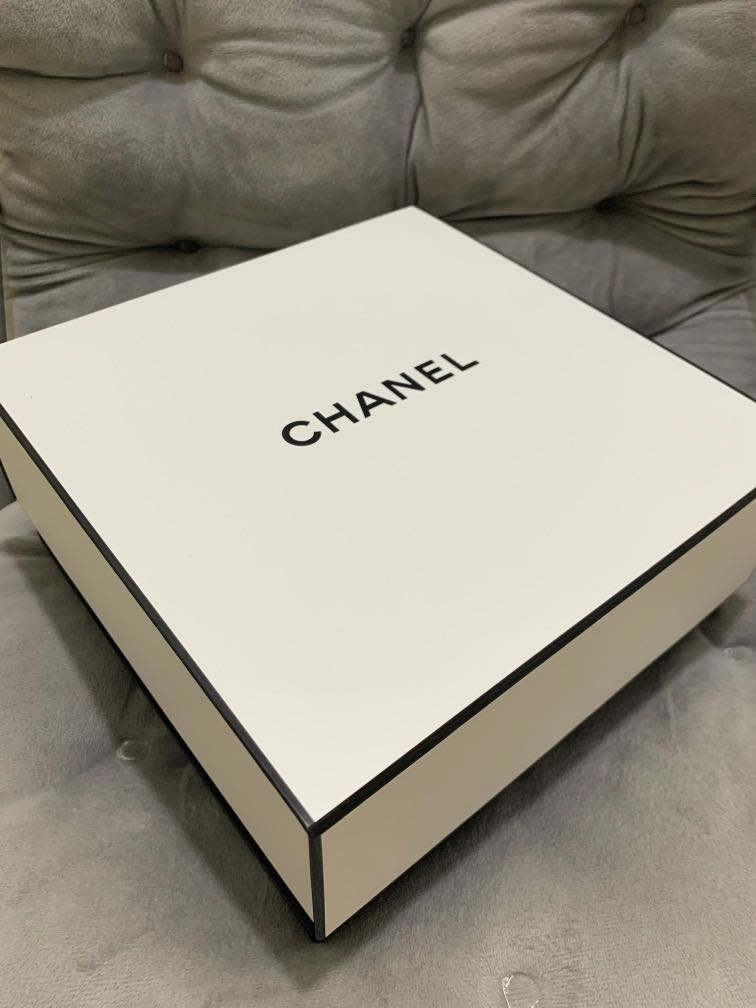 Chanel Box 紙盒, 名牌, 飾物及配件 - Carousell
