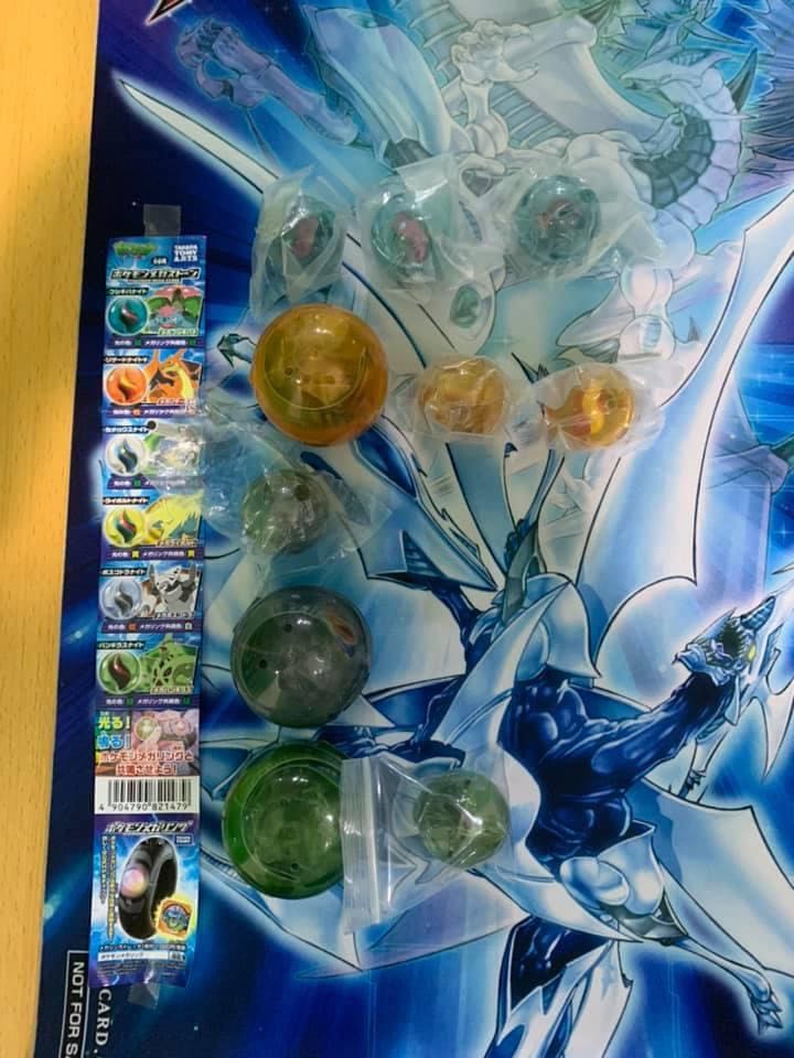 Pokémon mega stone, 興趣及遊戲, 玩具 & 遊戲類 - Carousell