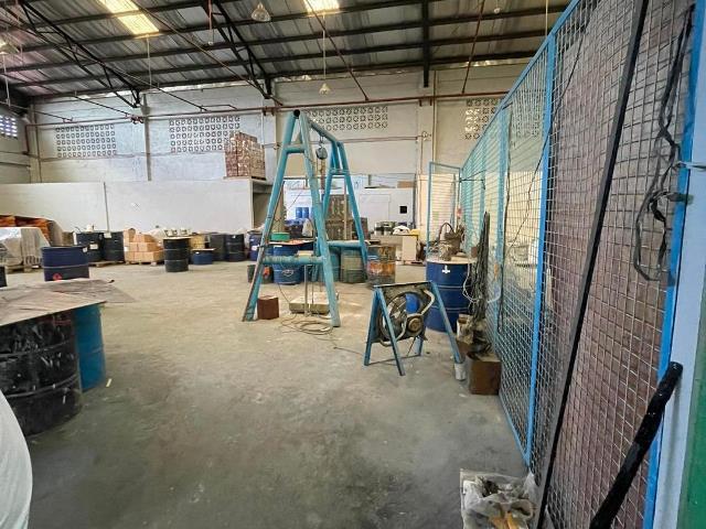 RUSH SALE! 2,500sqm Industrial Lot with 700sqms usable parking lot ...