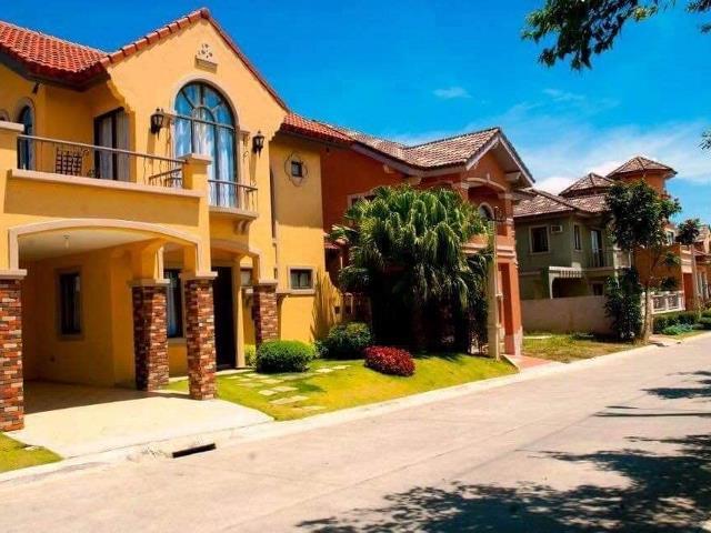 Valenza Crown Asia 5 Bedroom House & Lot In Sta. Rosa Laguna across So ...