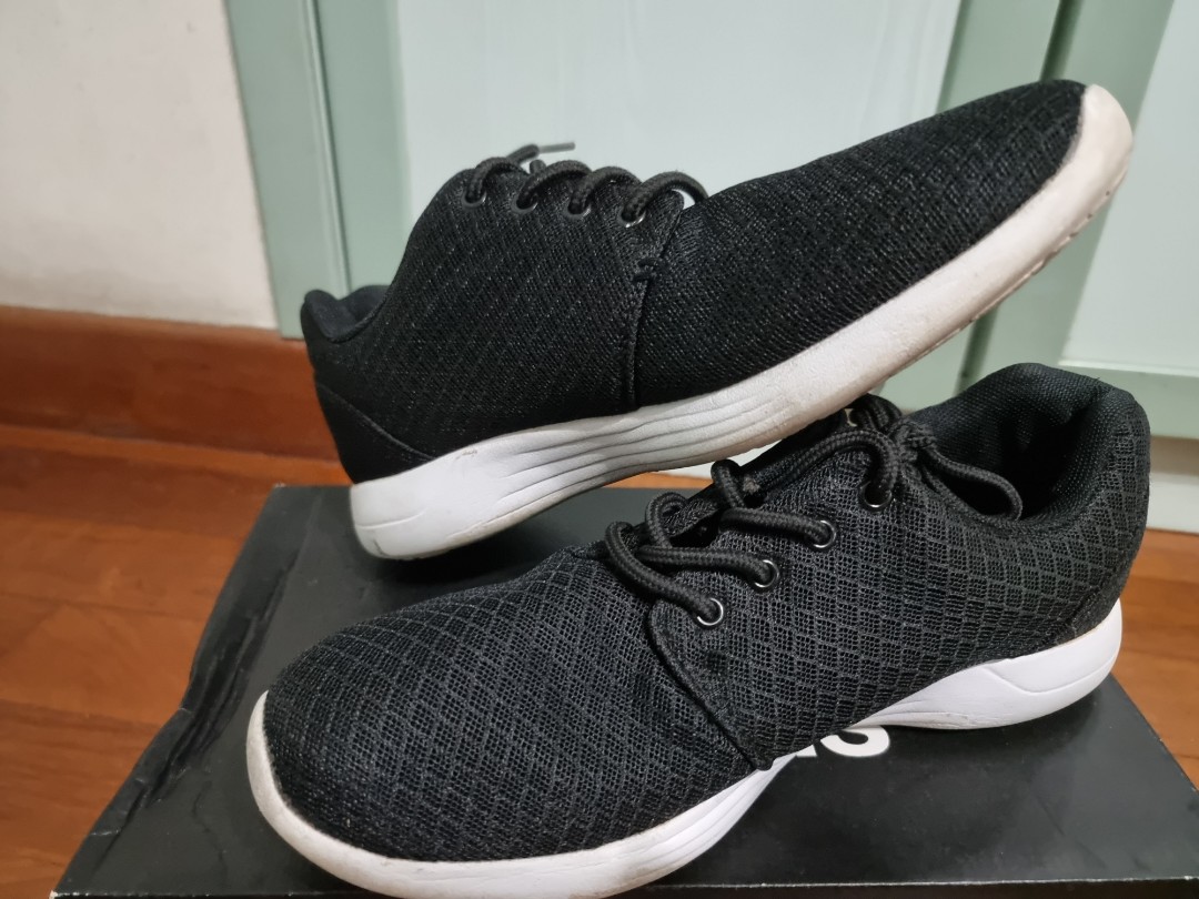 GU shoes US SIZE 9, Men's Fashion, Footwear, Sneakers on Carousell