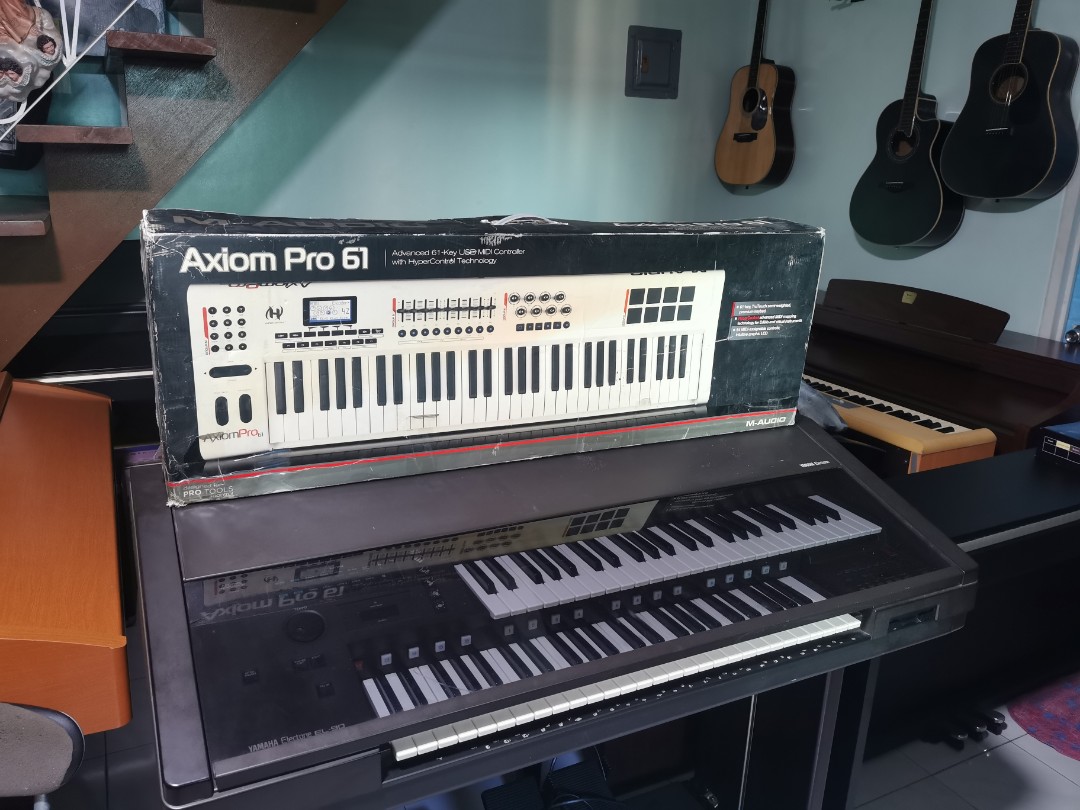 M-audio axiom pro61 keyboard controller digital piano, Hobbies & Toys ...