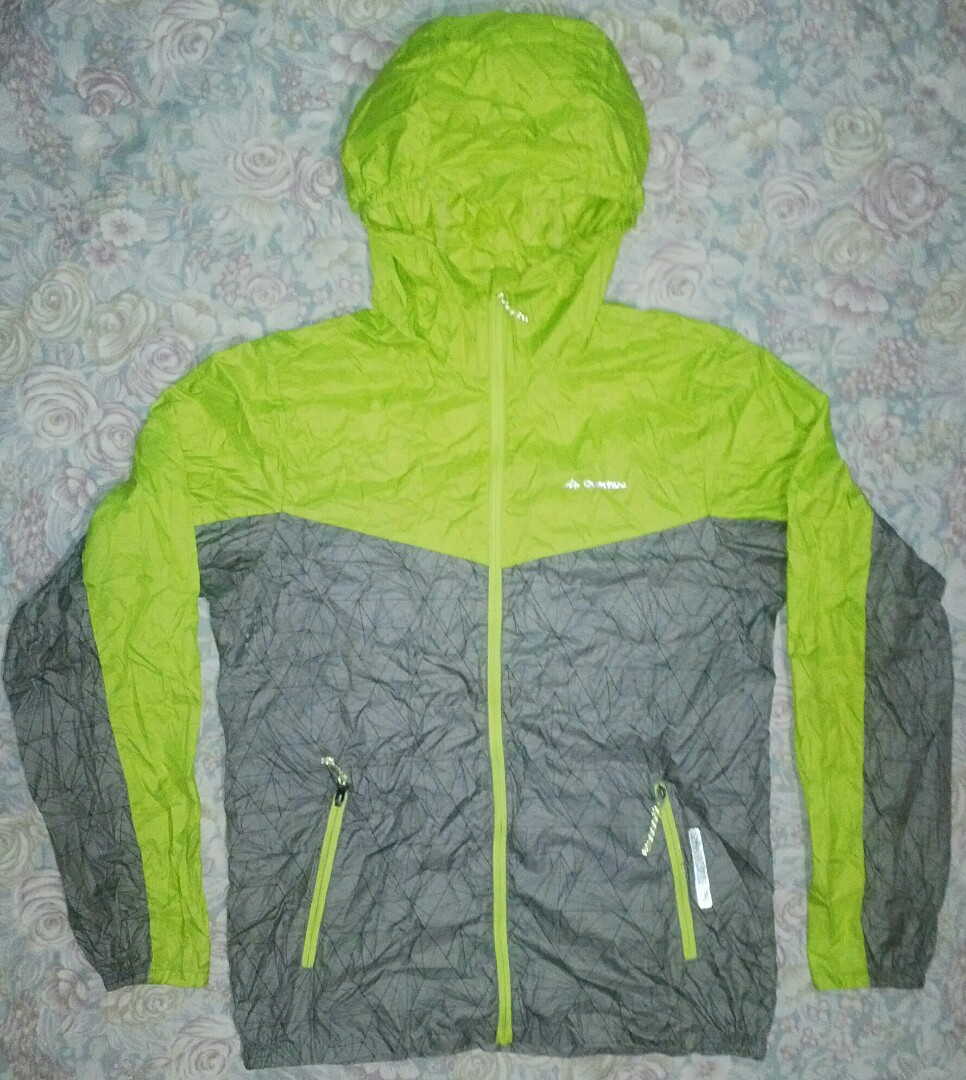 Quechua windbreaker sun protect, Men's Fashion, Activewear on Carousell