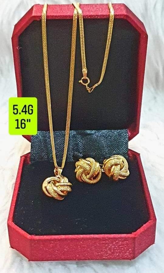 Sale! 18k gold vspl, Women's Fashion, Jewelry & Organizers, Necklaces ...