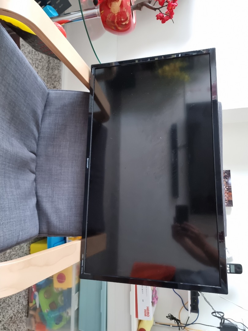 Sharp 32 inch TV, TV & Home Appliances, TV & Entertainment, TV on Carousell