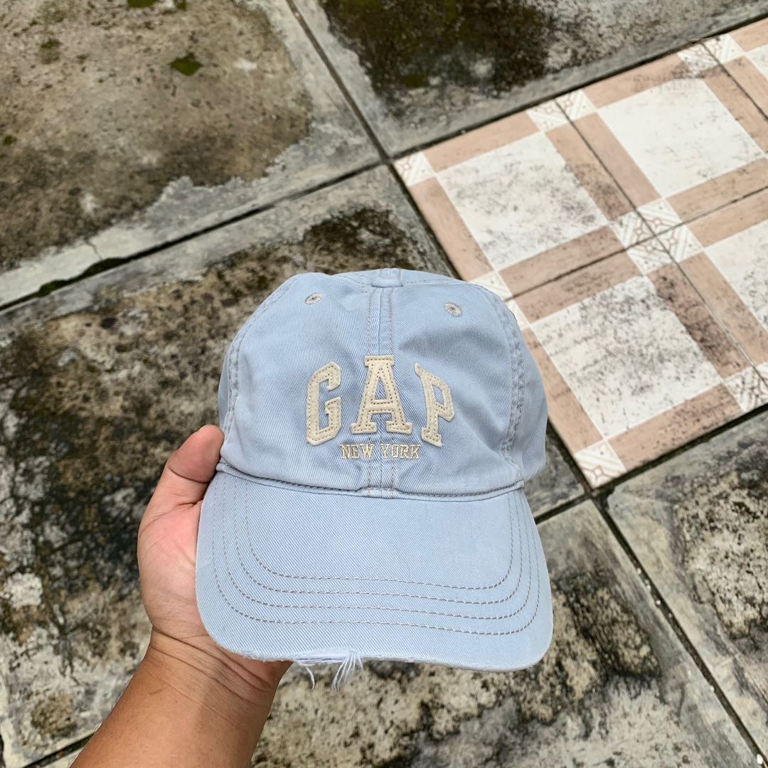 Topi GAP Script Ripped on Visor, Fesyen Pria, Aksesoris, Topi di Carousell