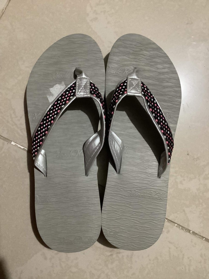 Beach Walk, Women's Fashion, Footwear, Slippers and slides on Carousell