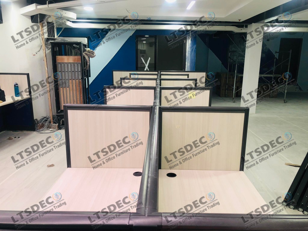 CALL CENTER TABLE OFFICE PARTITIONS, Furniture & Home Living, Office ...