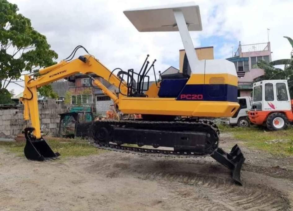 Komatsu PC20 excavator backhoe, Special Vehicles, Heavy Vehicles on ...