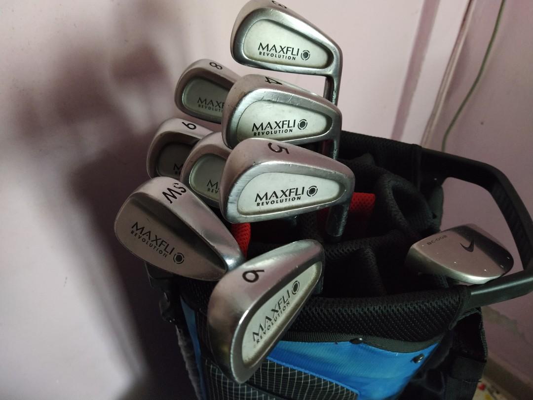 Maxfli Revolution Black dot, Sports Equipment, Exercise & Fitness ...